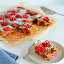 Hallon Blondies – utan gluten eller vitt strösocker – Nina Cederholm ...