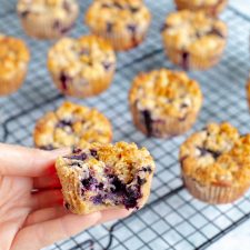 Banan- och Blåbärsmuffins med Smuldeg – Nina Cederholm Receptblogg